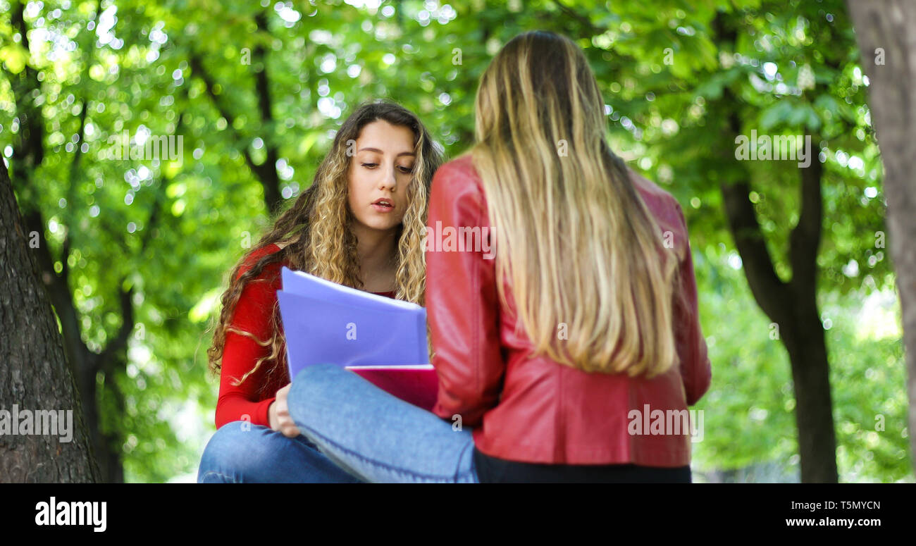Students sitting on bench together hi-res stock photography and images ...