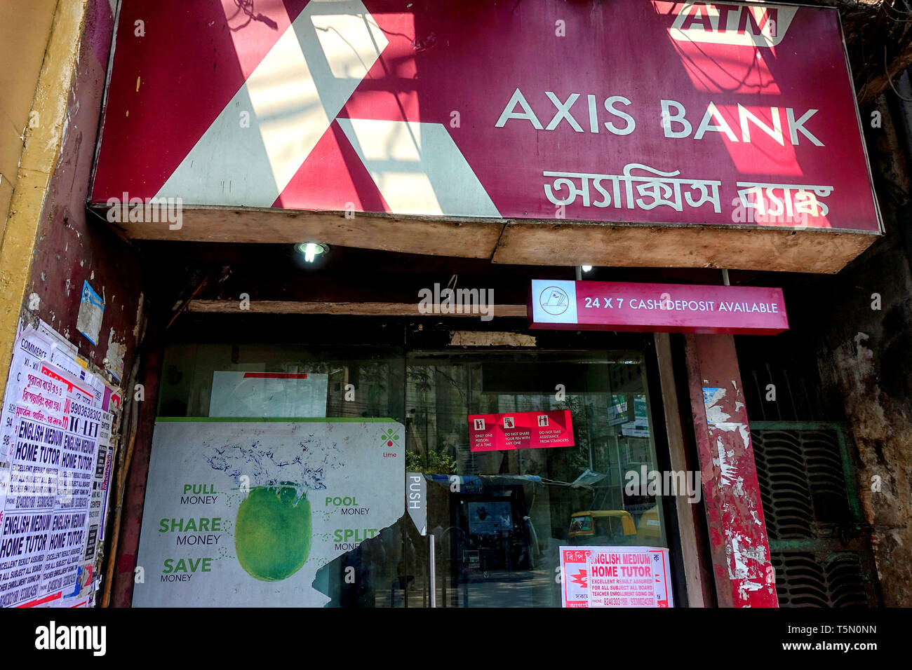 Axis Bank ATM Seen Automated Teller Machine Seen In Kolkata Stock Axis Bank ATM Seen Automated Teller Machine Seen In Kolkata Stock