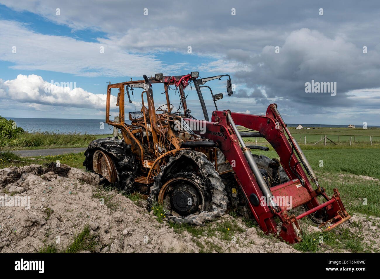 Burnt out tractor hi-res stock photography and images - Alamy