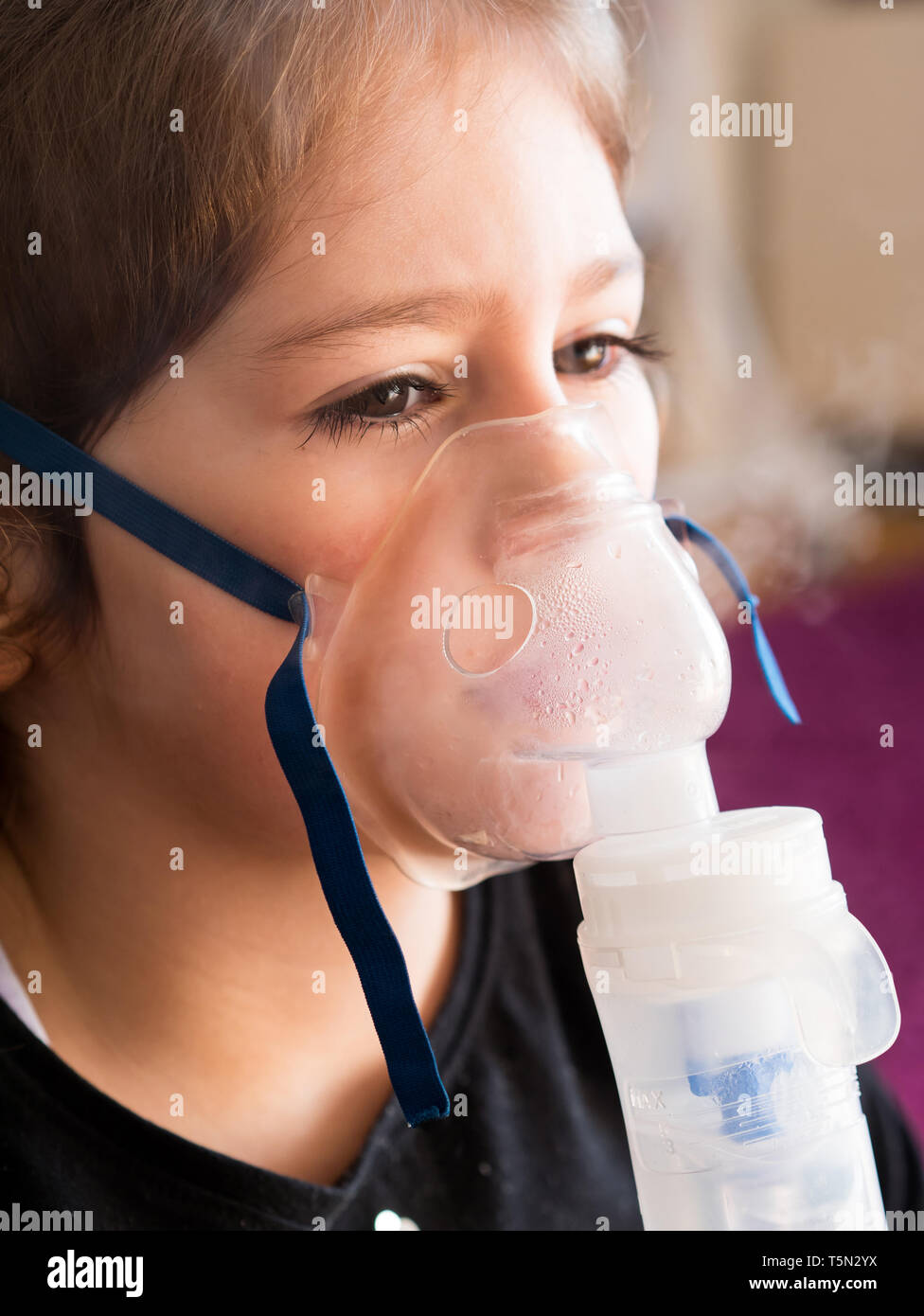 Oxygen therapy child hi-res stock photography and images - Alamy