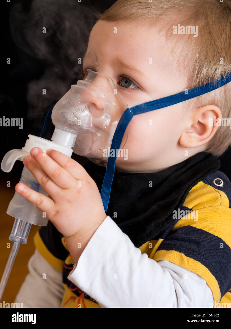 Oxygen therapy child hi-res stock photography and images - Alamy