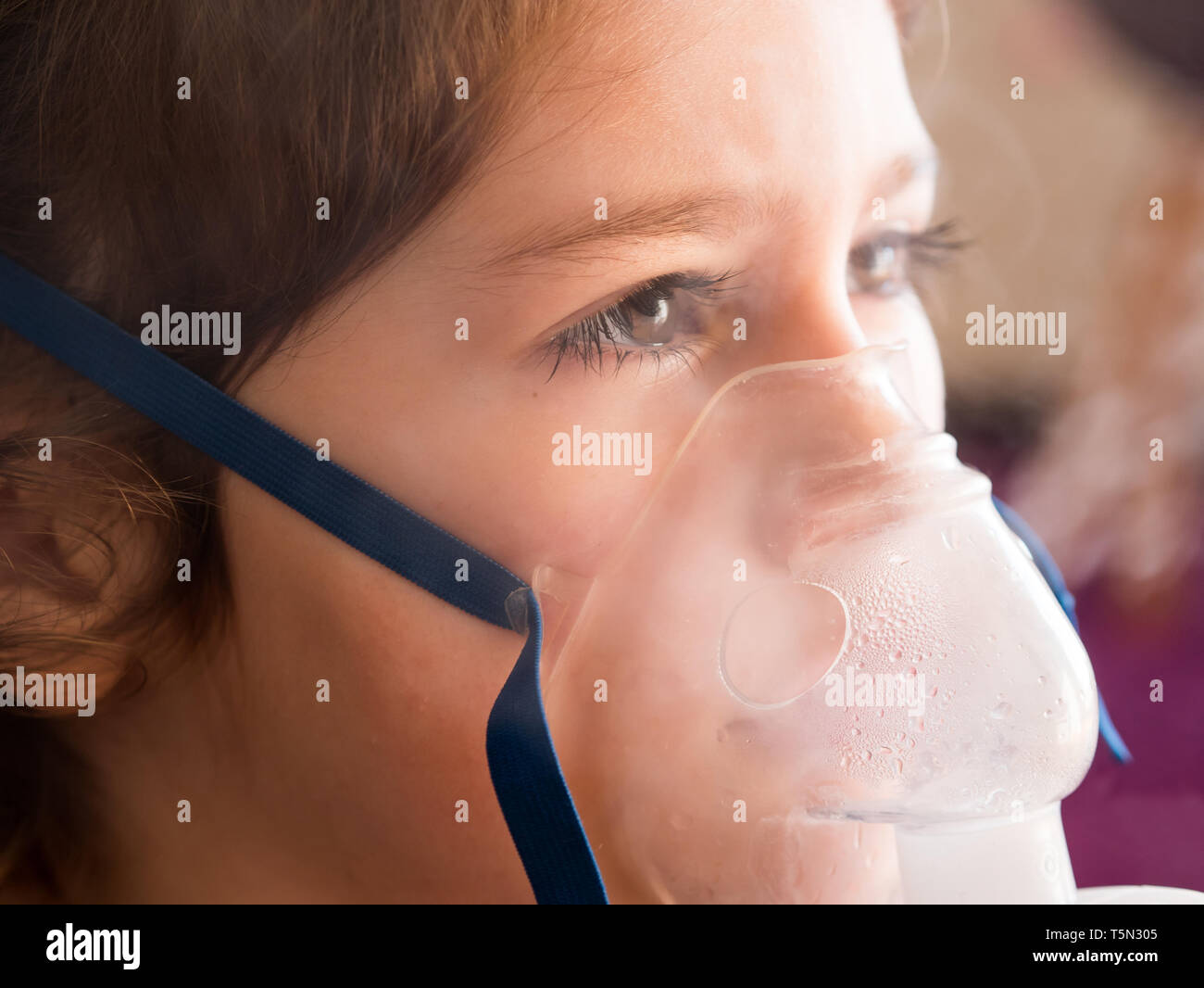 Small girl face with oxygen mask close up Stock Photo - Alamy