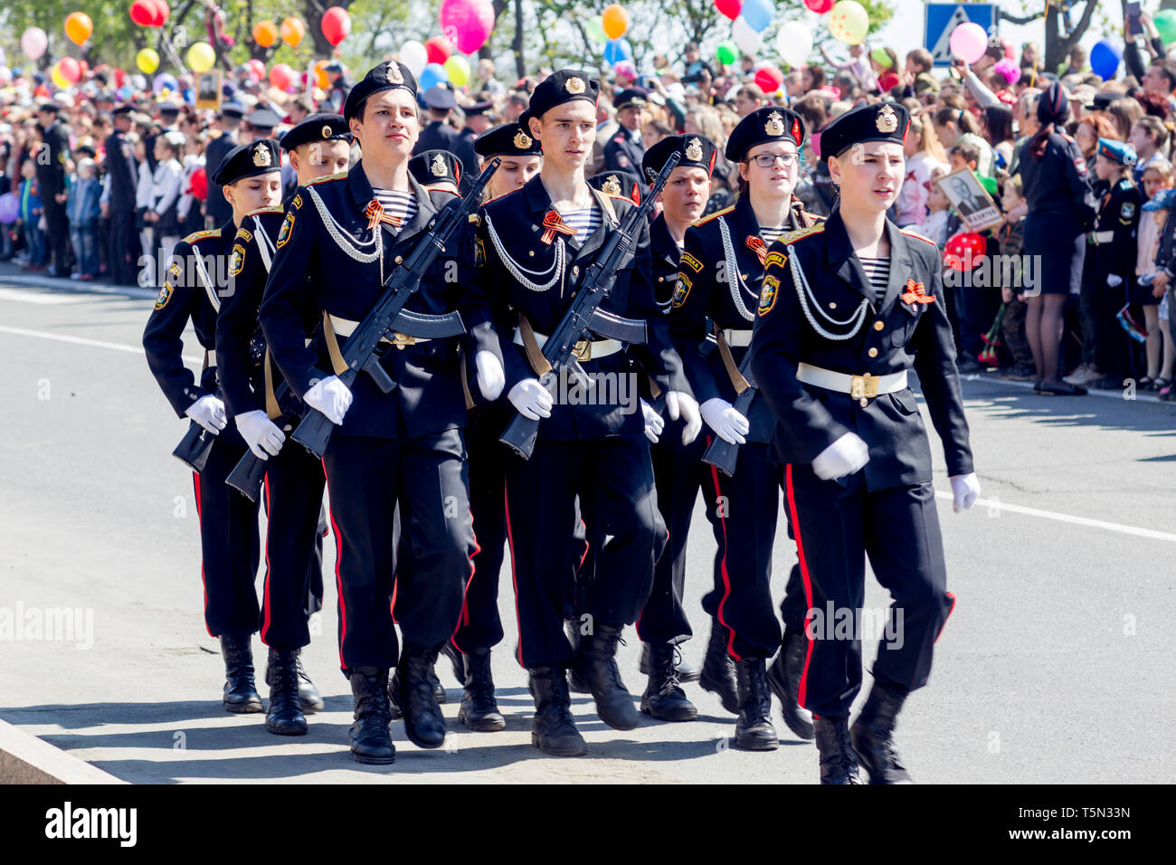 Russia, Nakhodka, 05/09/2017. Cadets in parade uniform with assault ...