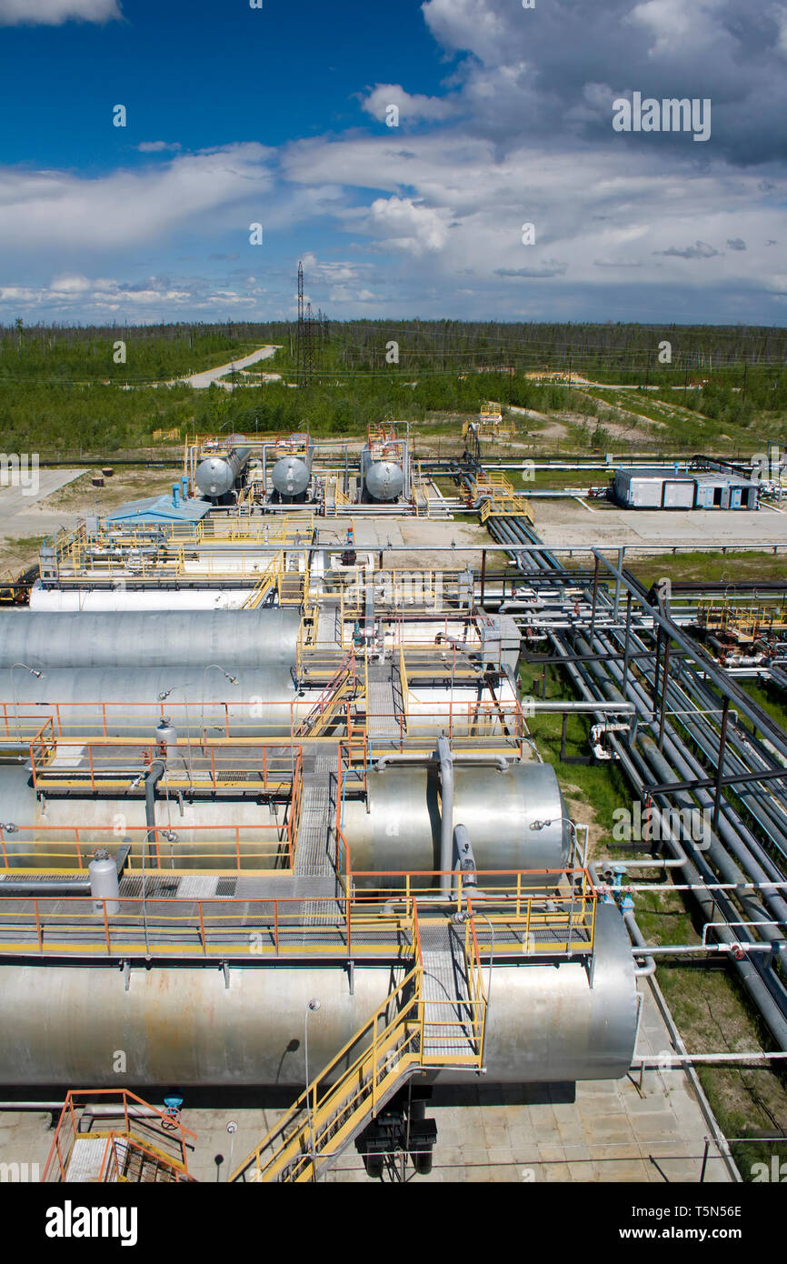 Natural gas extraction plant hi-res stock photography and images - Alamy