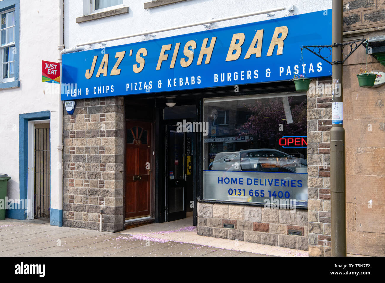 Scottish fish and chip shop hi-res stock photography and images - Alamy