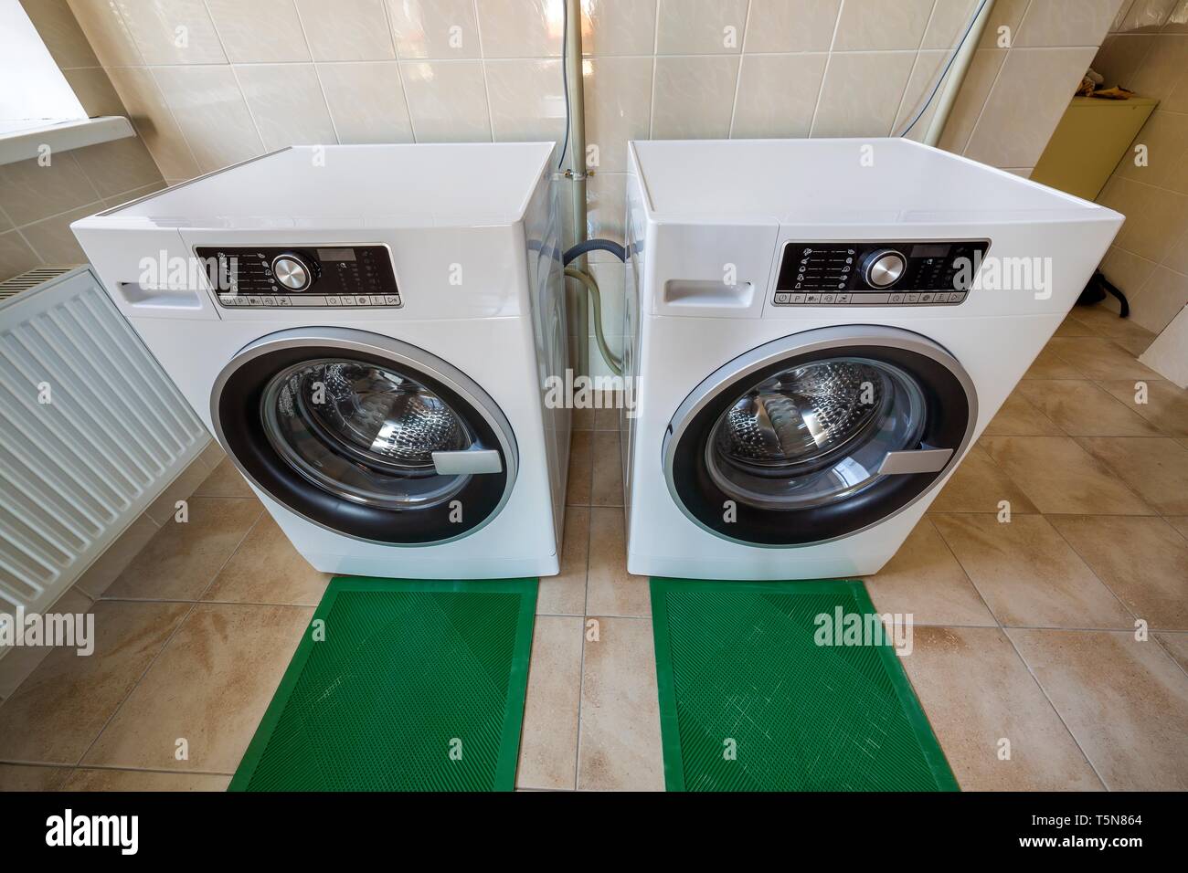 Spinning drum laundry in washing hi-res stock photography and images ...