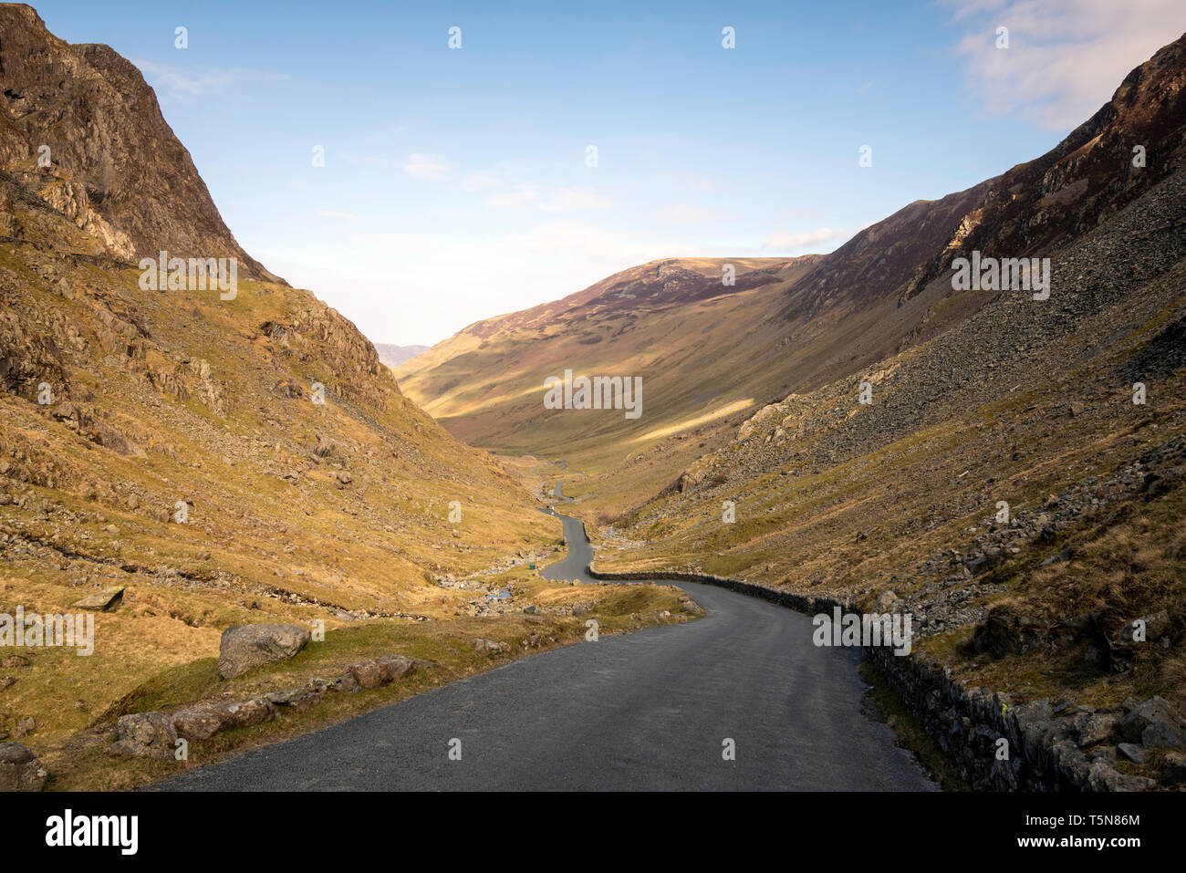 The Honister Pass in the Lake District National Park, Cumbria England ...
