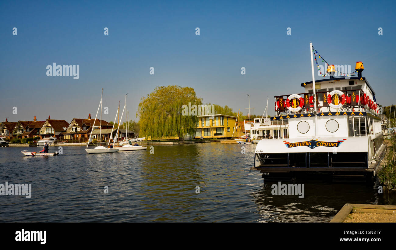 The Southern Comfort paddle boat moored up on the bank of the River ...
