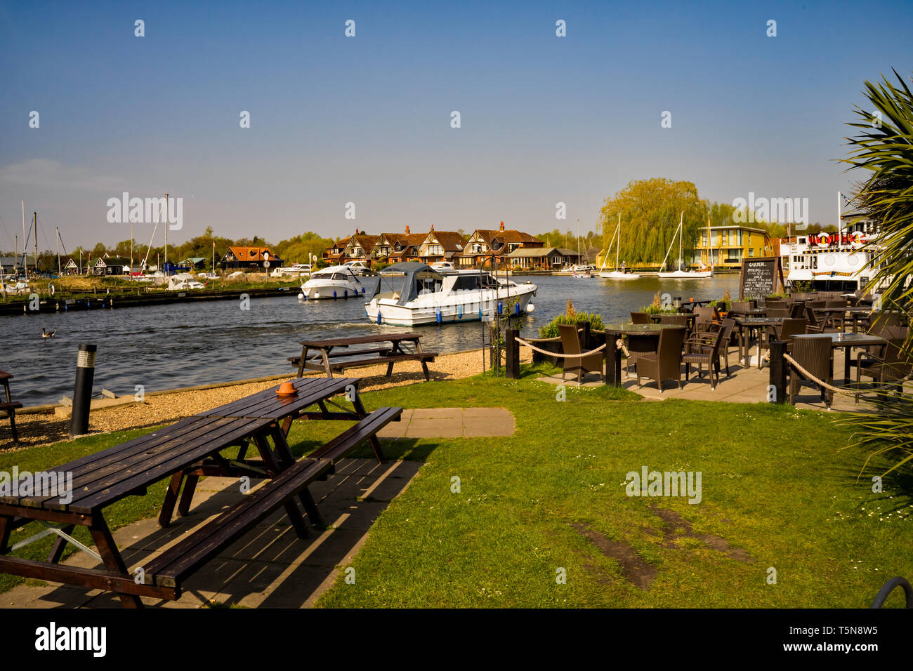The riverside beer garden of the Swan Inn, Horning, Norfolk. The beer ...