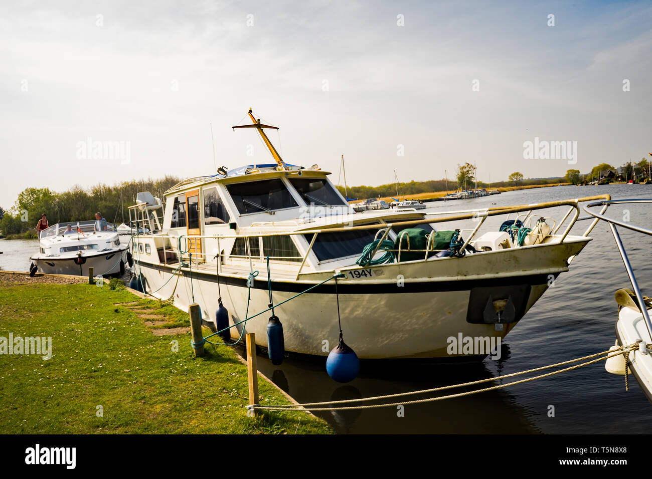 Public moorings on the River Bure in the village of Horning, Norfolk ...
