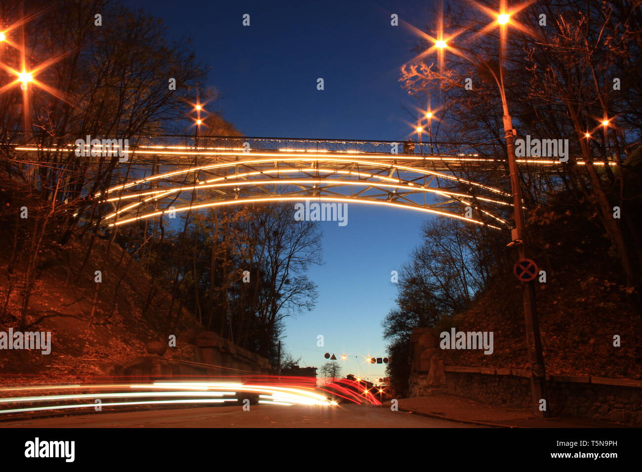 Steel pedestrian bridge in park hi-res stock photography and images - Alamy