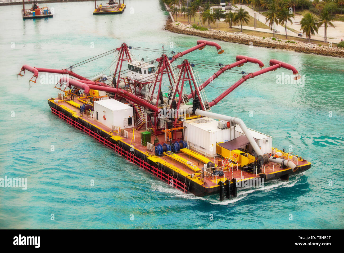 Ship cleaning hi-res stock photography and images - Alamy