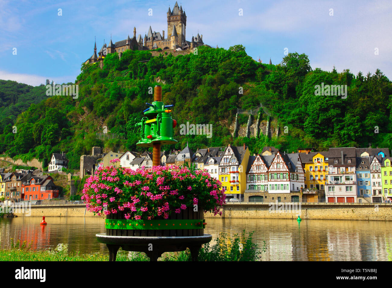 Wine press in Cochem on the Moselle with imperial Castle in the ...