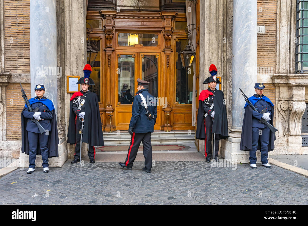 Colorful Red Italian Guards Madama Palace Senate Republic Building Rome ...