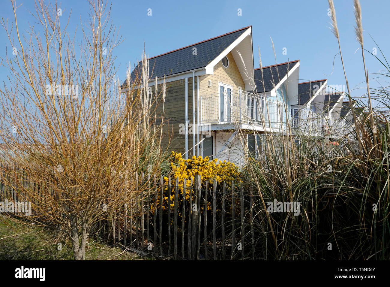 Two storey beach huts hi-res stock photography and images - Alamy