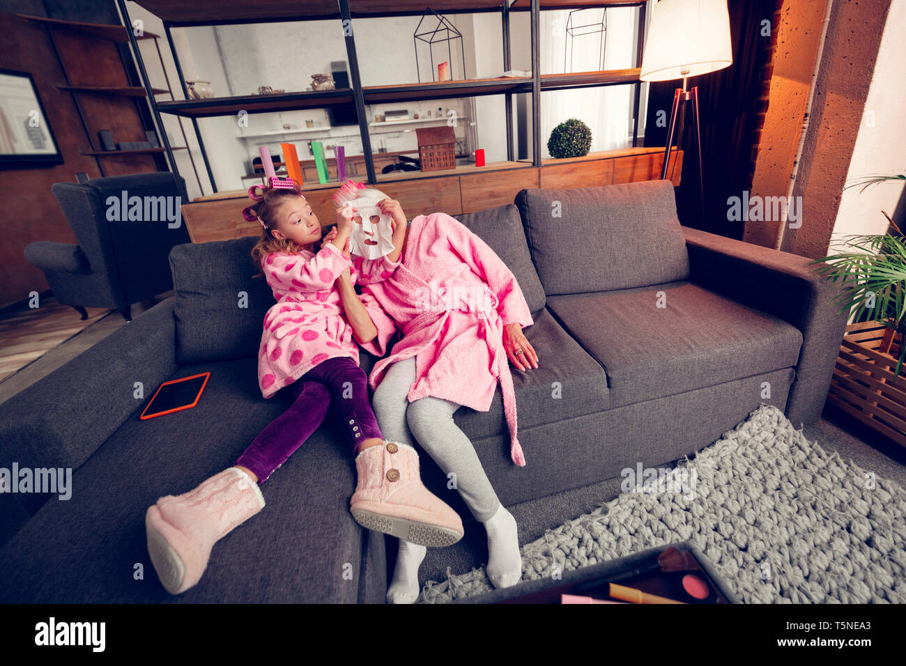 Beauty mask funny hi-res stock photography and images - Alamy