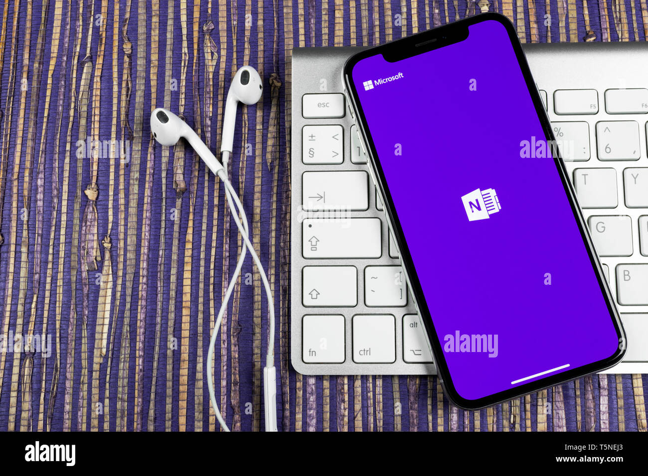 Microsoft onenote app hi-res stock photography and images - Alamy