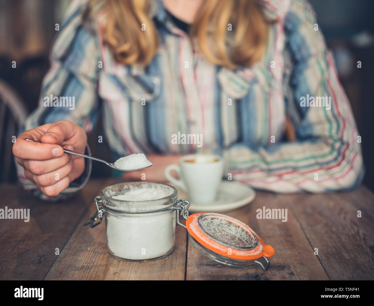 Adding sugar coffee hi-res stock photography and images - Alamy