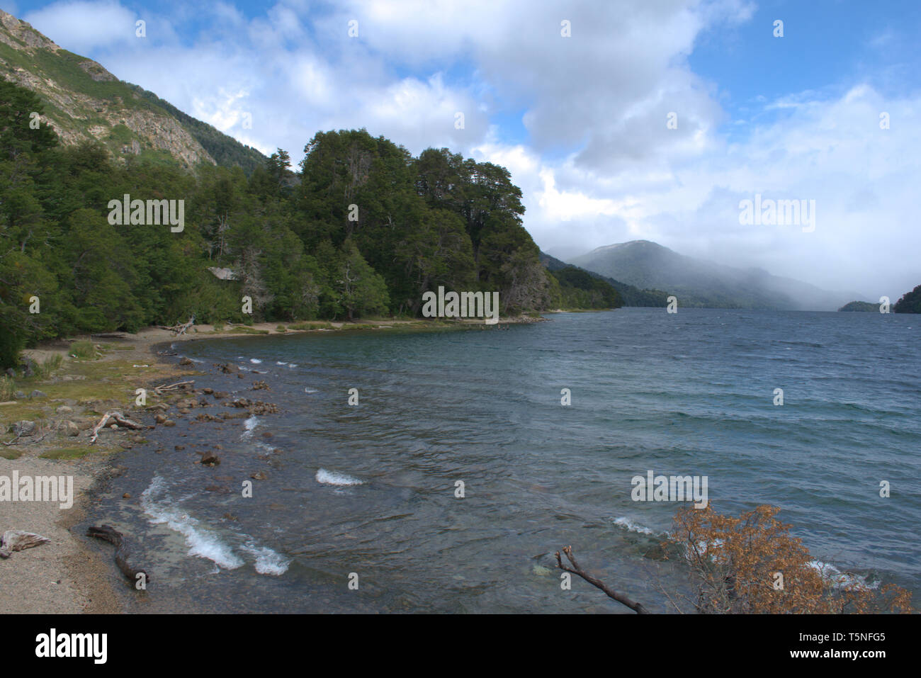Beautil lake hi-res stock photography and images - Alamy