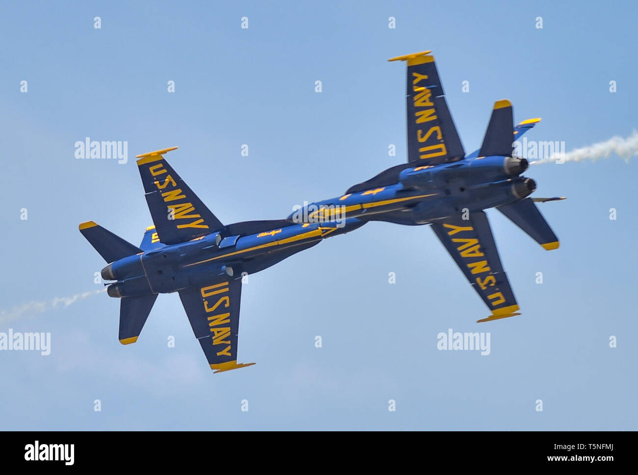 190423-N-UK306-2359 PENSACOLA, Fla. (April 23, 2019) Solo Pilots Lt ...