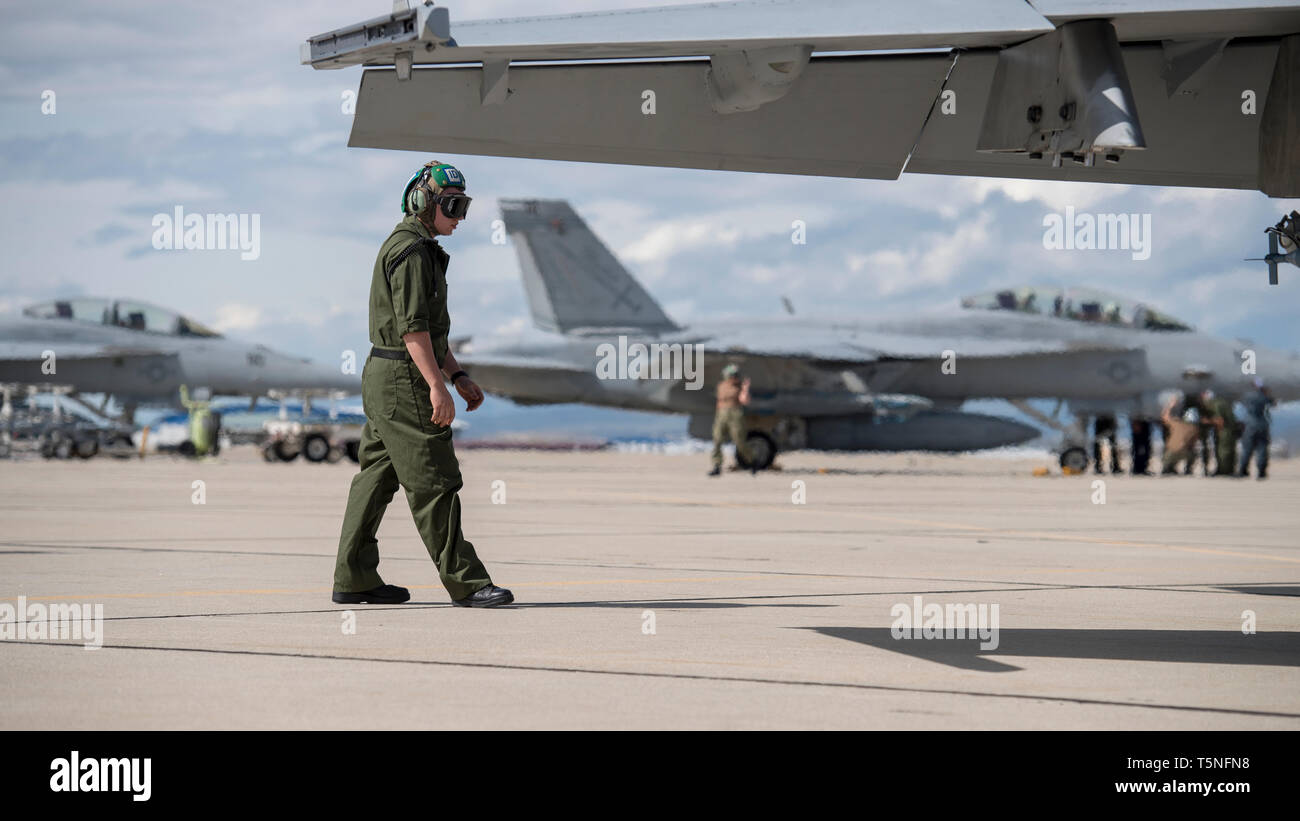 Navy ground hi-res stock photography and images - Alamy