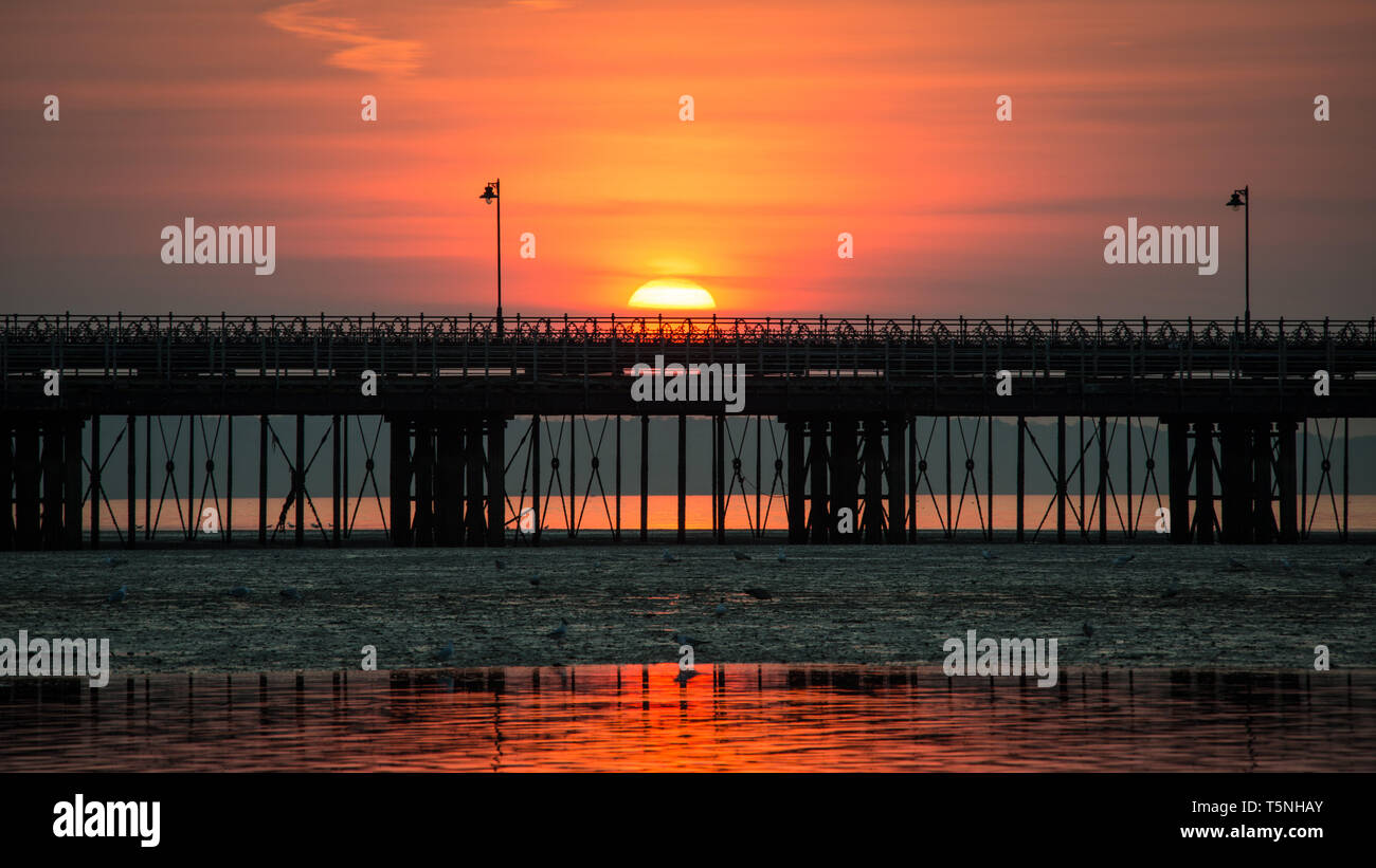 Spring sunset behind Ryde pier, Isle of Wight Stock Photo - Alamy