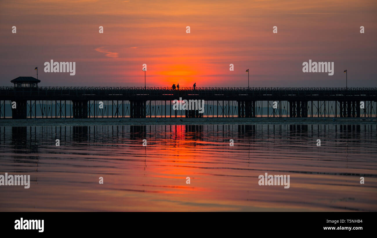 Spring sunset behind Ryde pier, Isle of Wight Stock Photo - Alamy