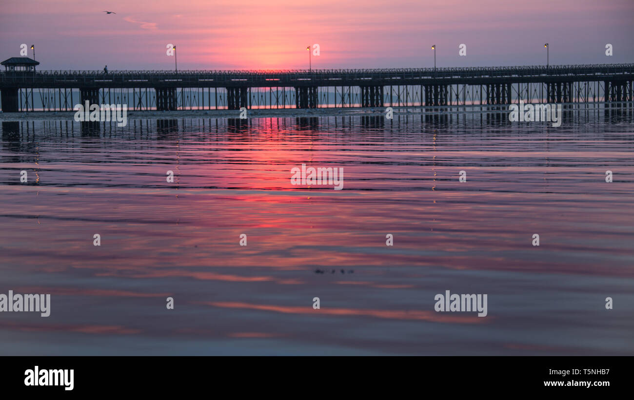 Spring sunset behind Ryde pier, Isle of Wight Stock Photo - Alamy