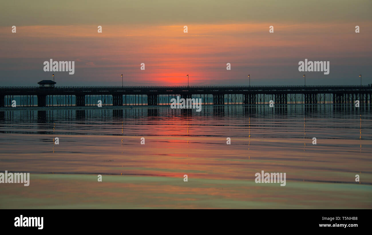 Spring sunset behind Ryde pier, Isle of Wight Stock Photo - Alamy