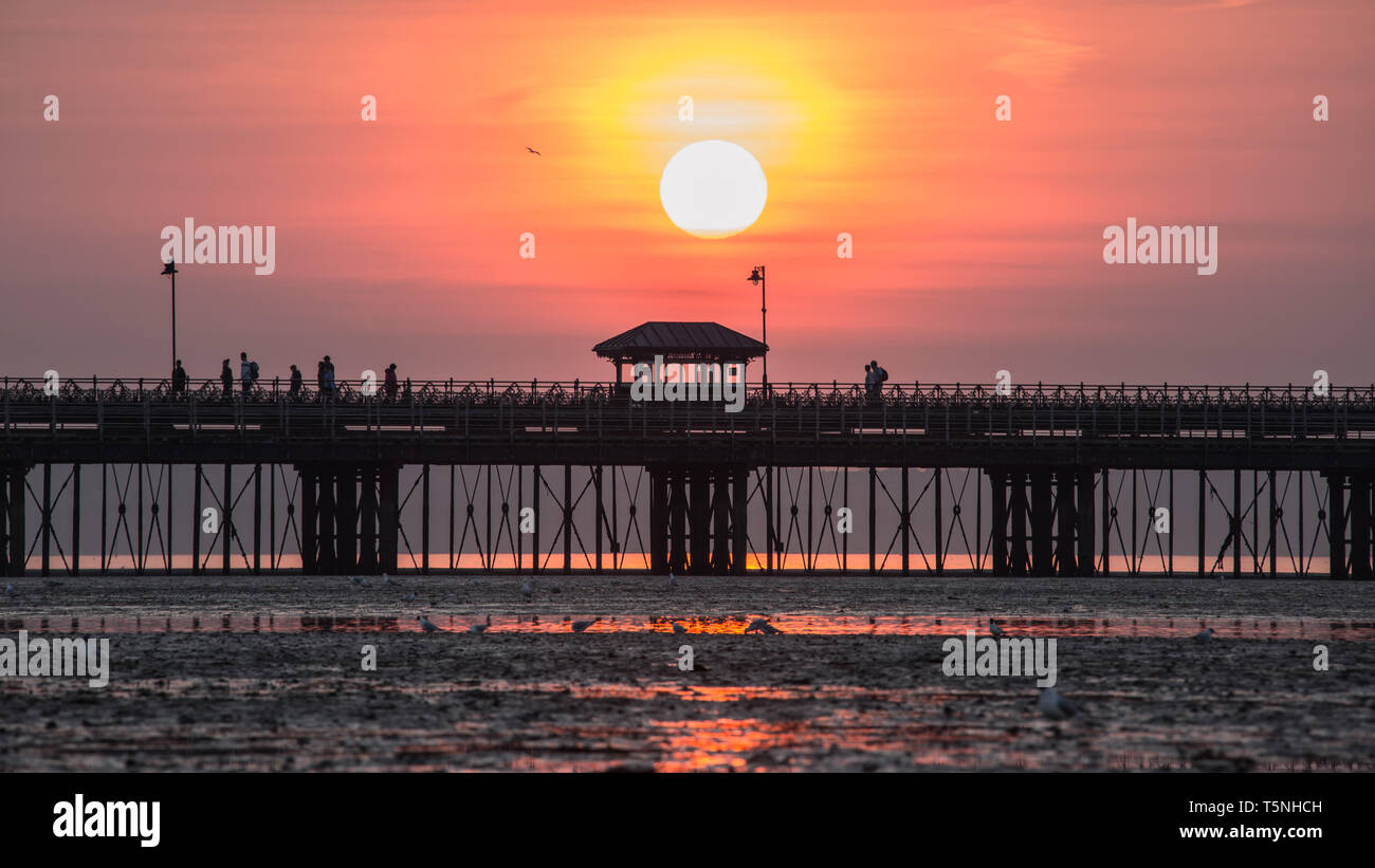 Spring sunset behind Ryde pier, Isle of Wight Stock Photo - Alamy