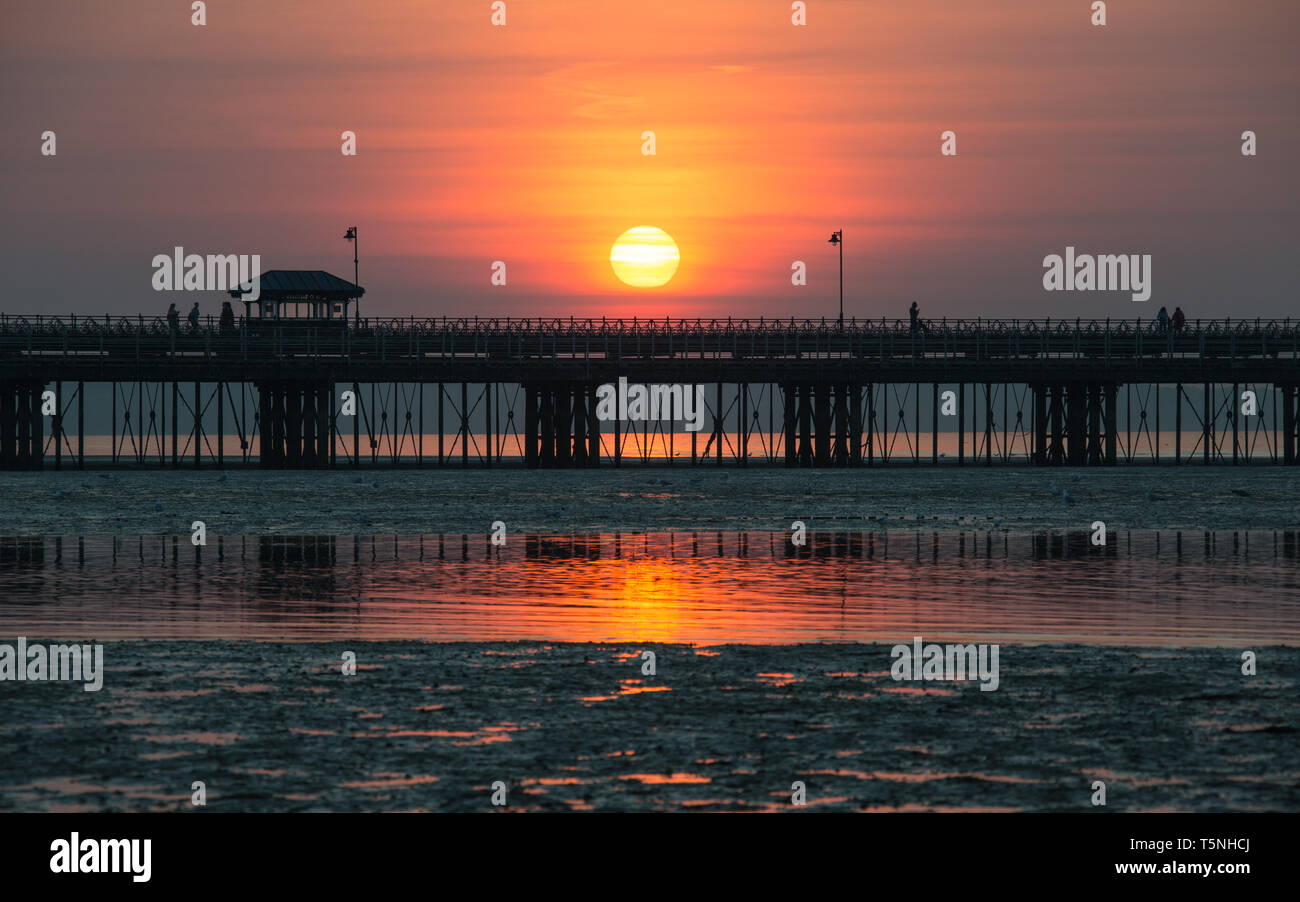 Spring sunset behind Ryde pier, Isle of Wight Stock Photo - Alamy