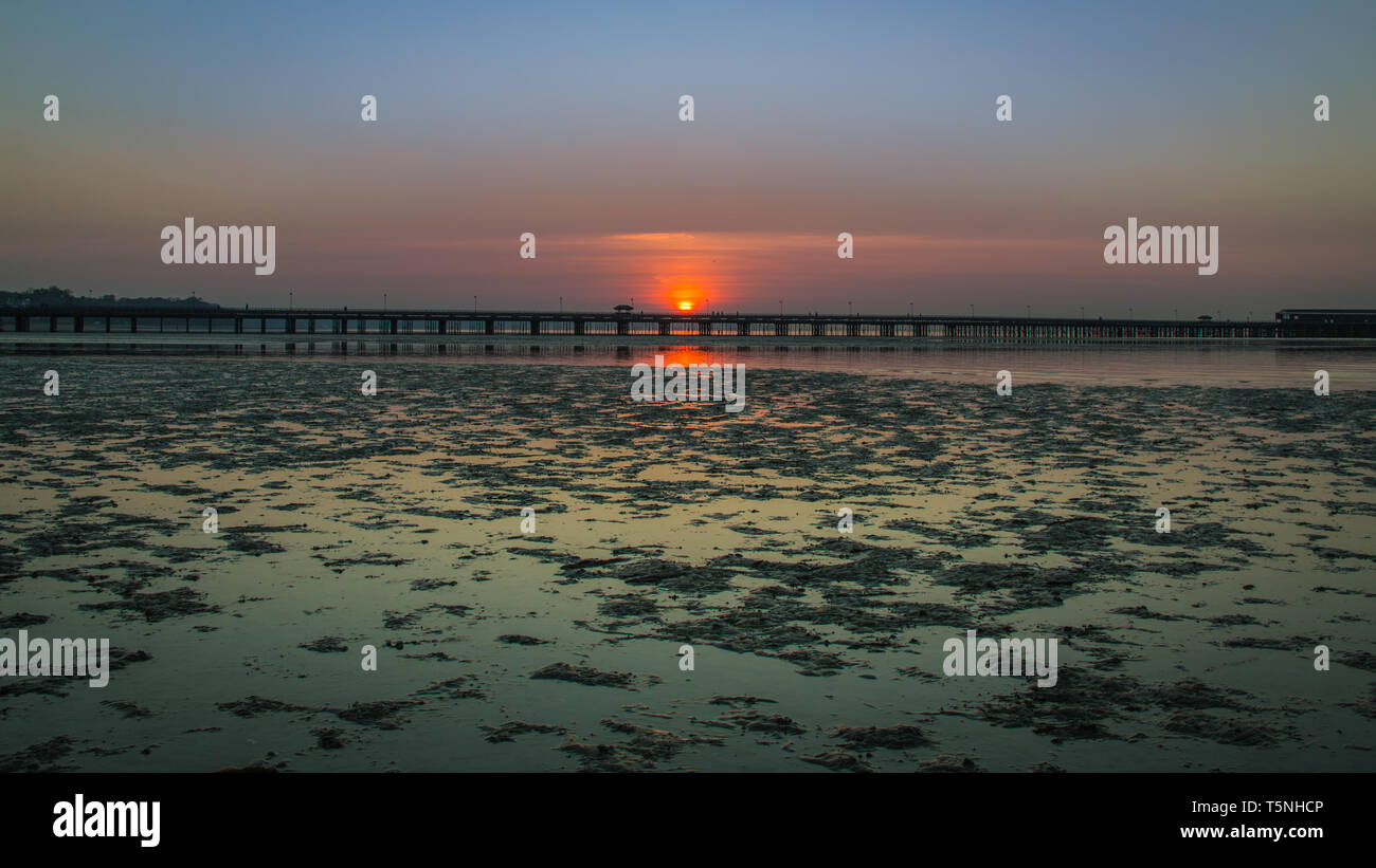 Spring sunset behind Ryde pier, Isle of Wight Stock Photo - Alamy