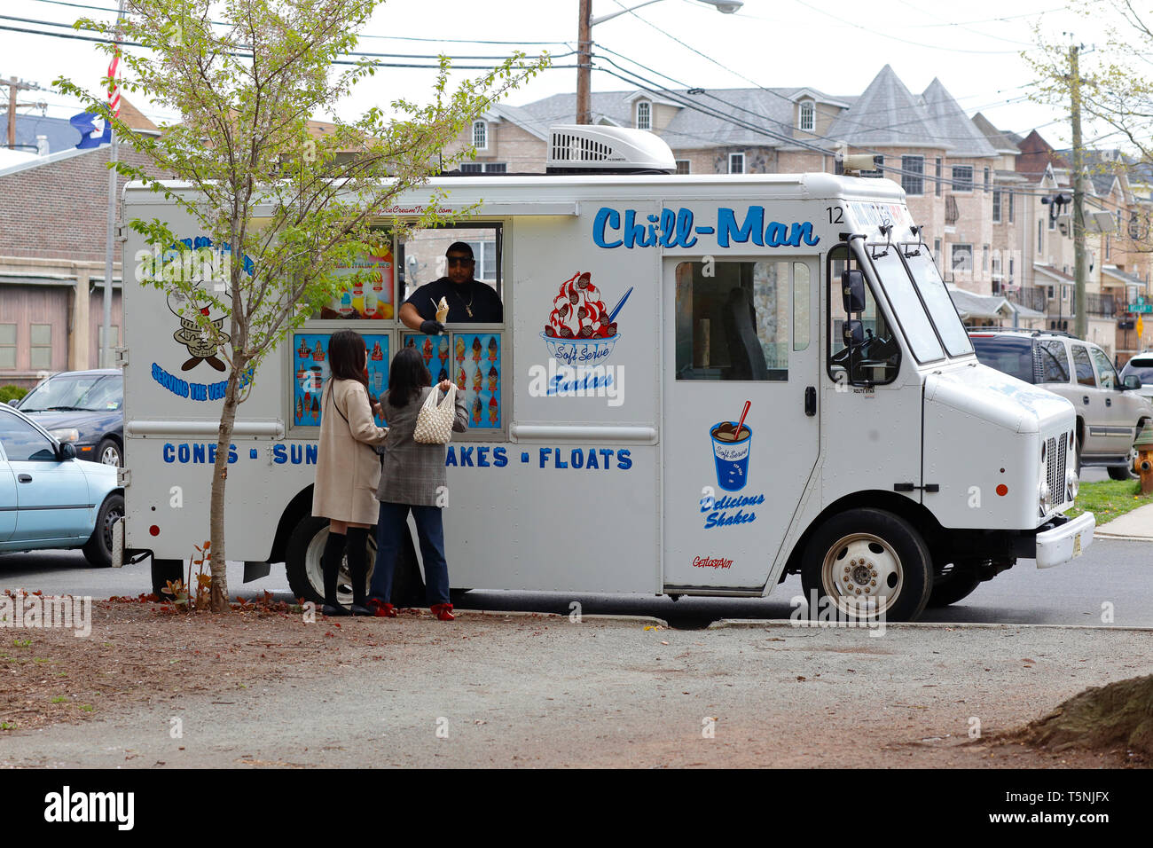 Ice cream truck hi-res stock photography and images - Alamy