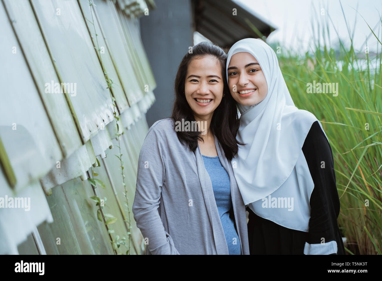 Saudi friend hi-res stock photography and images - Alamy