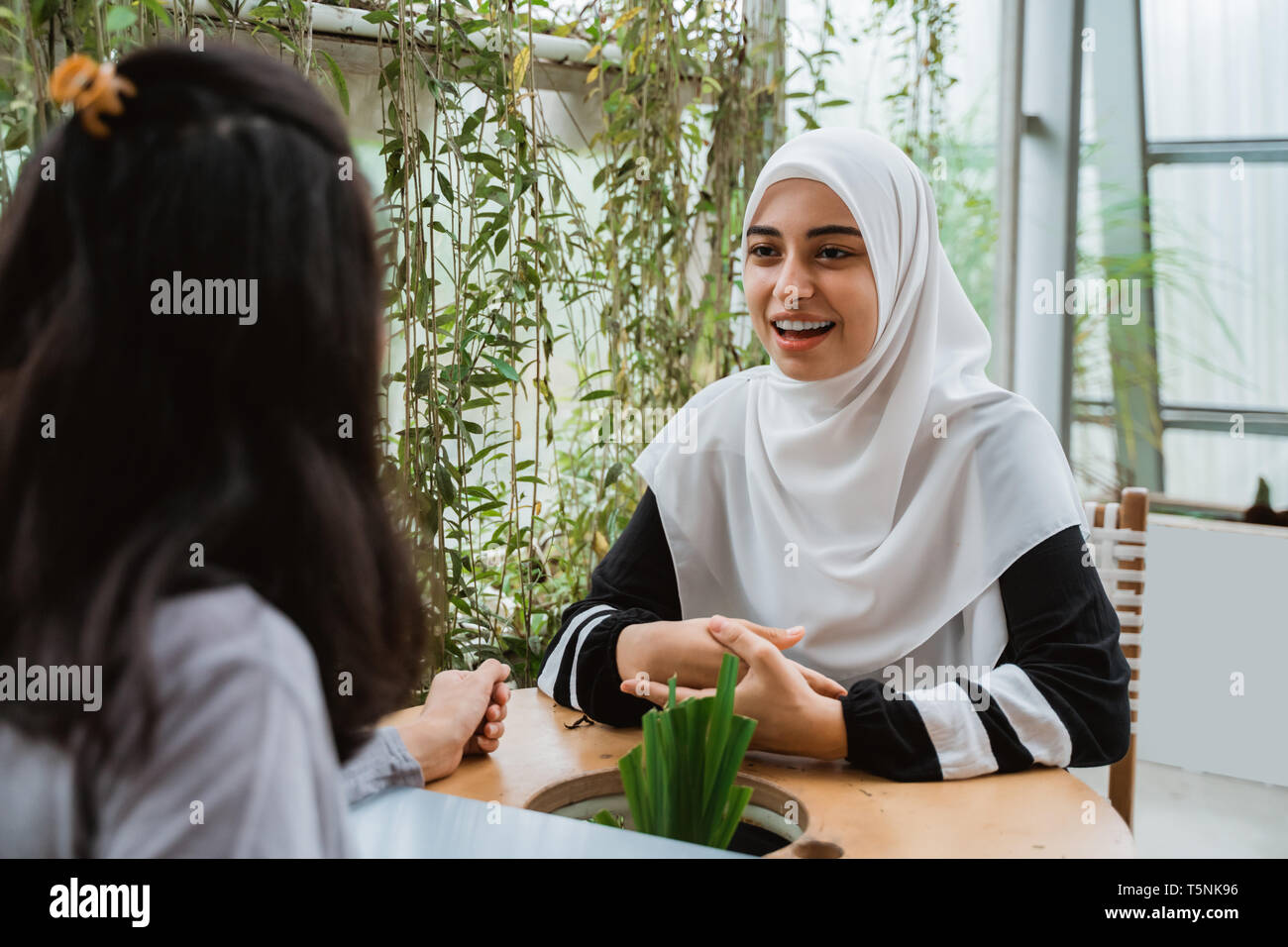 arab muslim woman talk to friend Stock Photo - Alamy