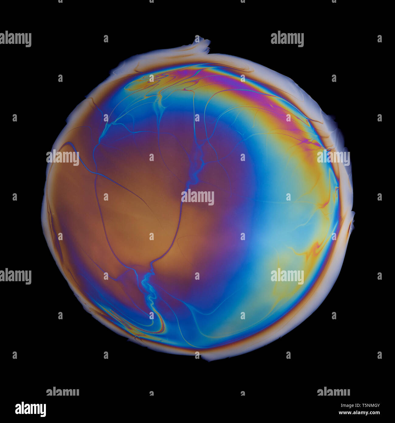 Experiment liquid spill hi-res stock photography and images - Alamy