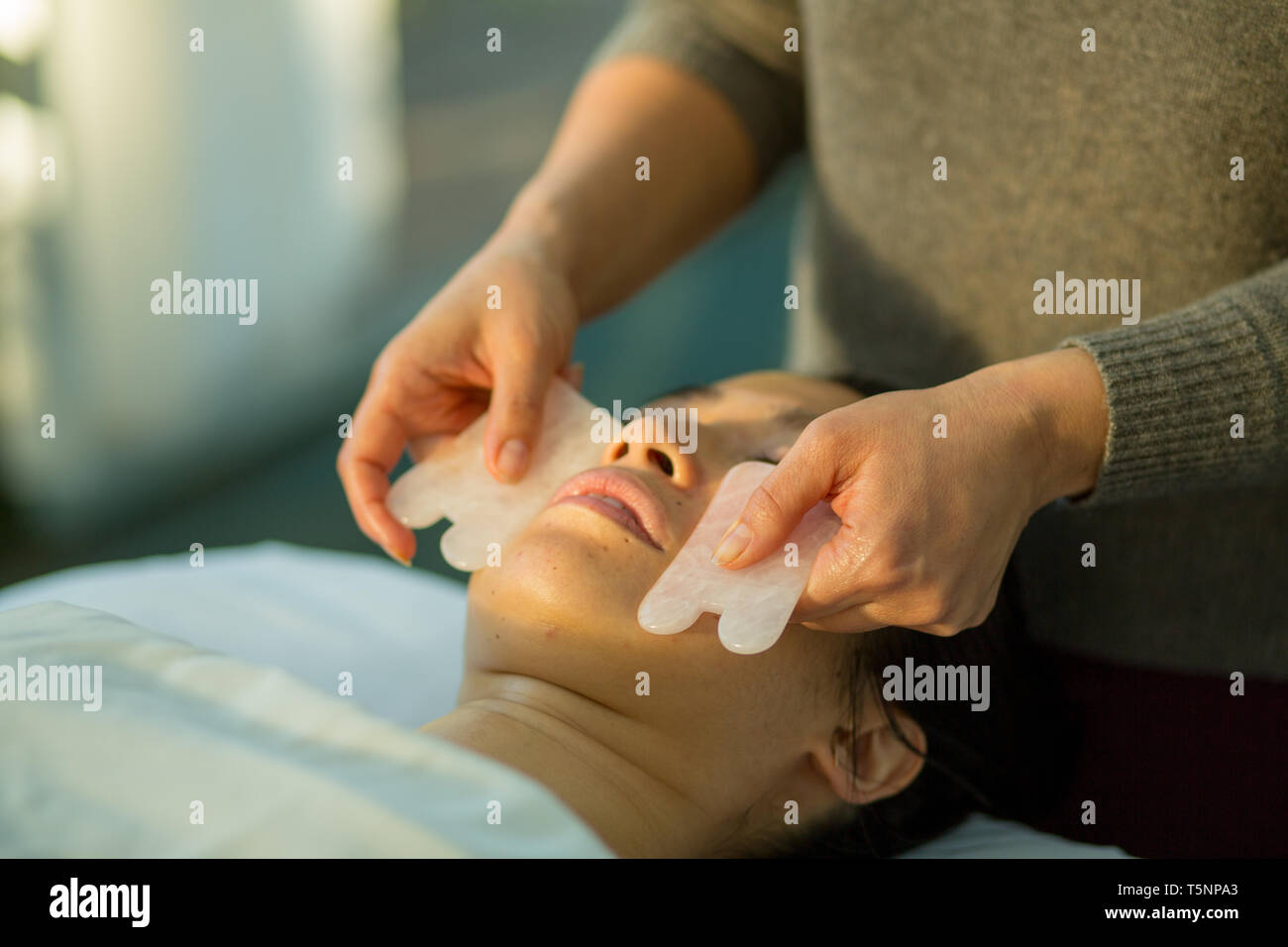 Gua sha hi-res stock photography and images - Alamy