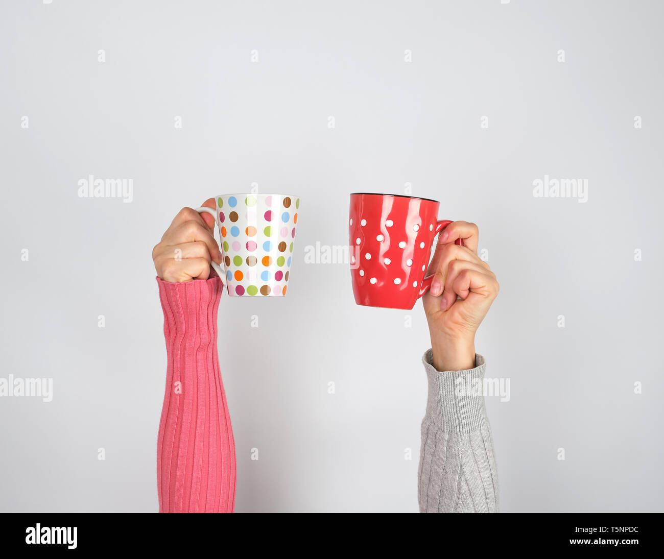 Hand holding two mugs hi-res stock photography and images - Alamy