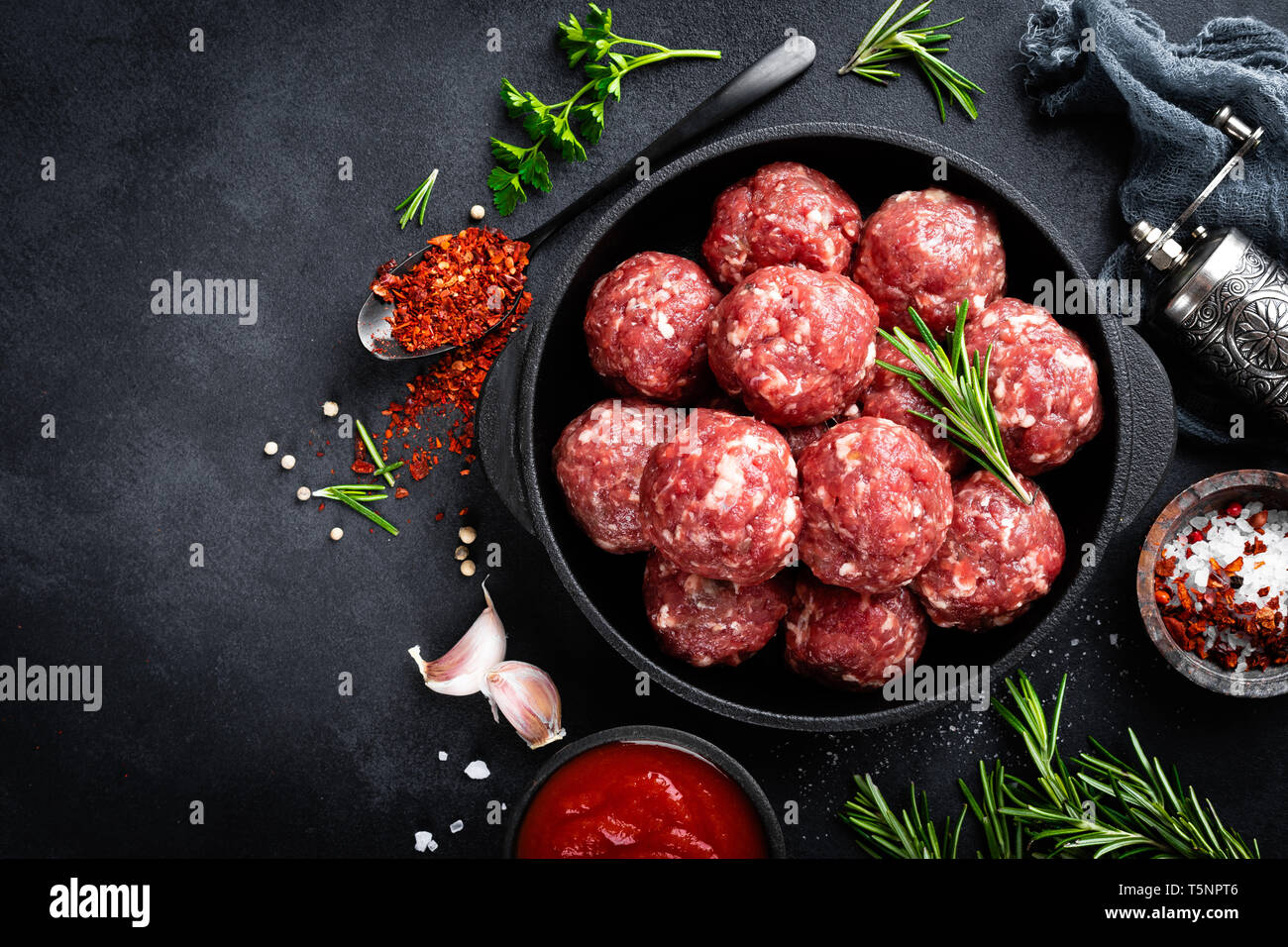 Meatballs raw uncooked beef hi-res stock photography and images - Alamy