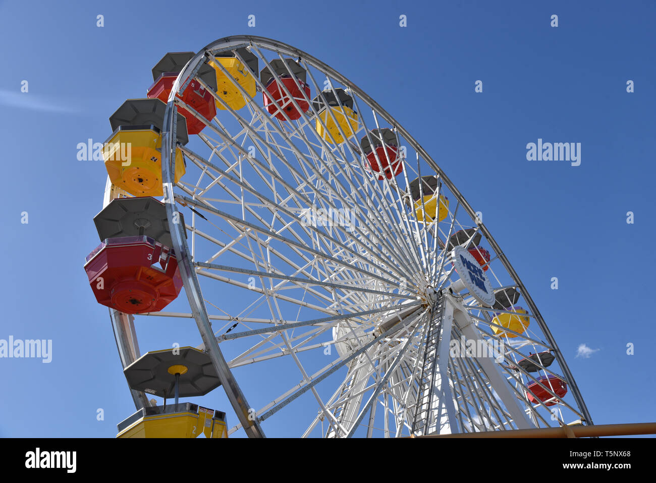 LOS ANGELES, CA/USA - APRIL 11, 2019: The ferris wheel at Pacific Park ...