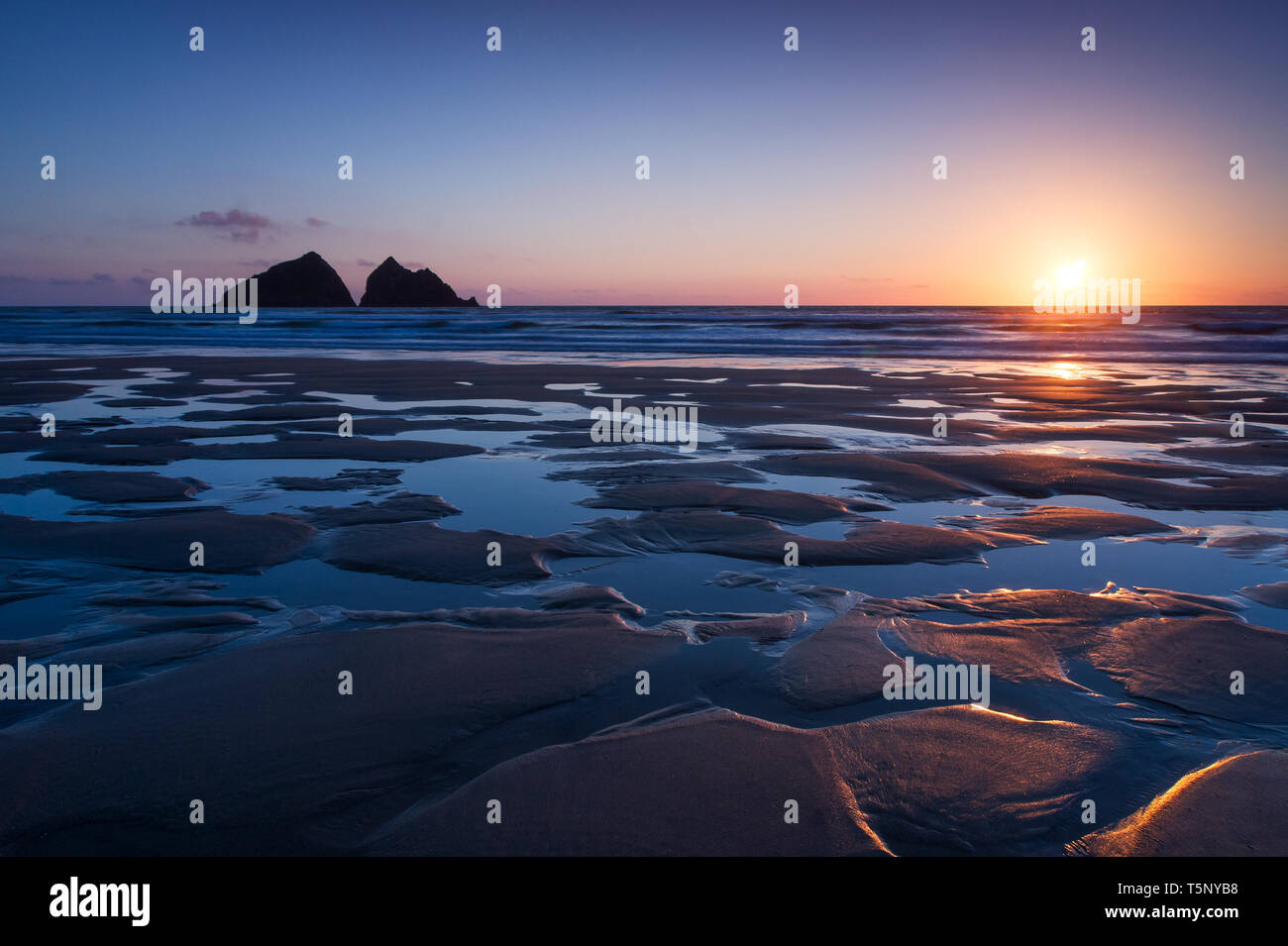 Holywell bay cornwall hi-res stock photography and images - Alamy