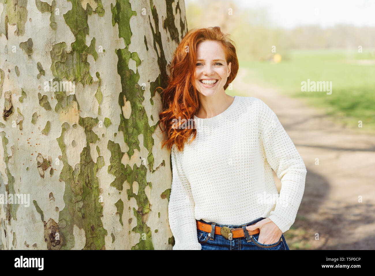 Side swept hair hi-res stock photography and images - Alamy