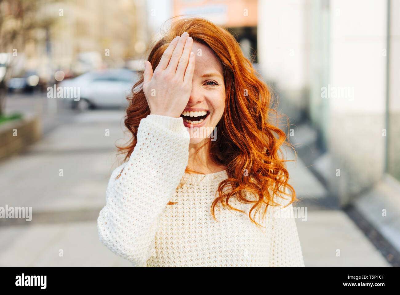 Hair cover one eye hi-res stock photography and images - Alamy