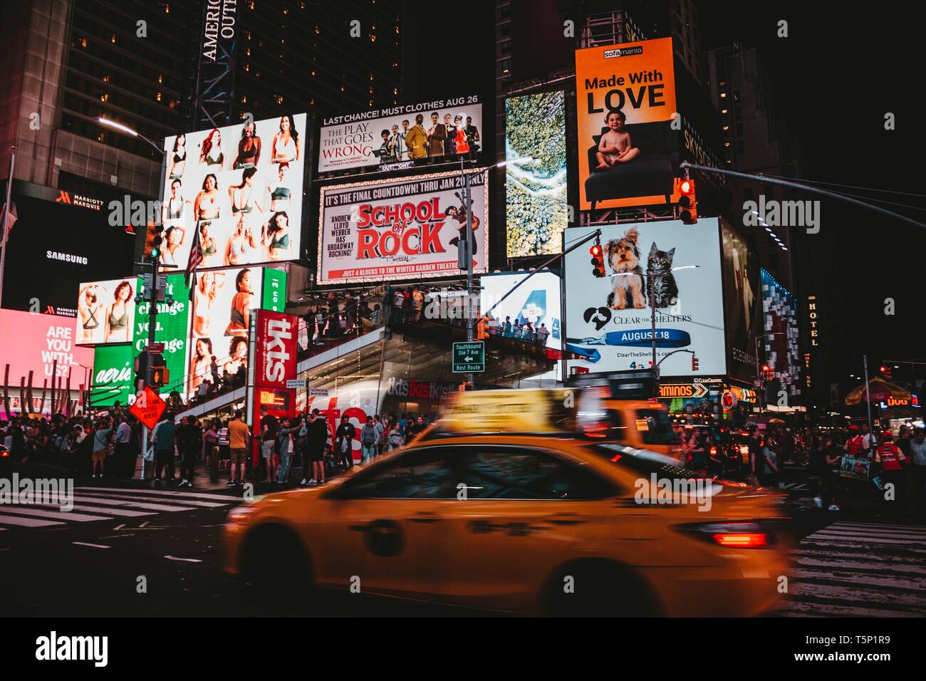 Broadway night shots hi-res stock photography and images - Alamy