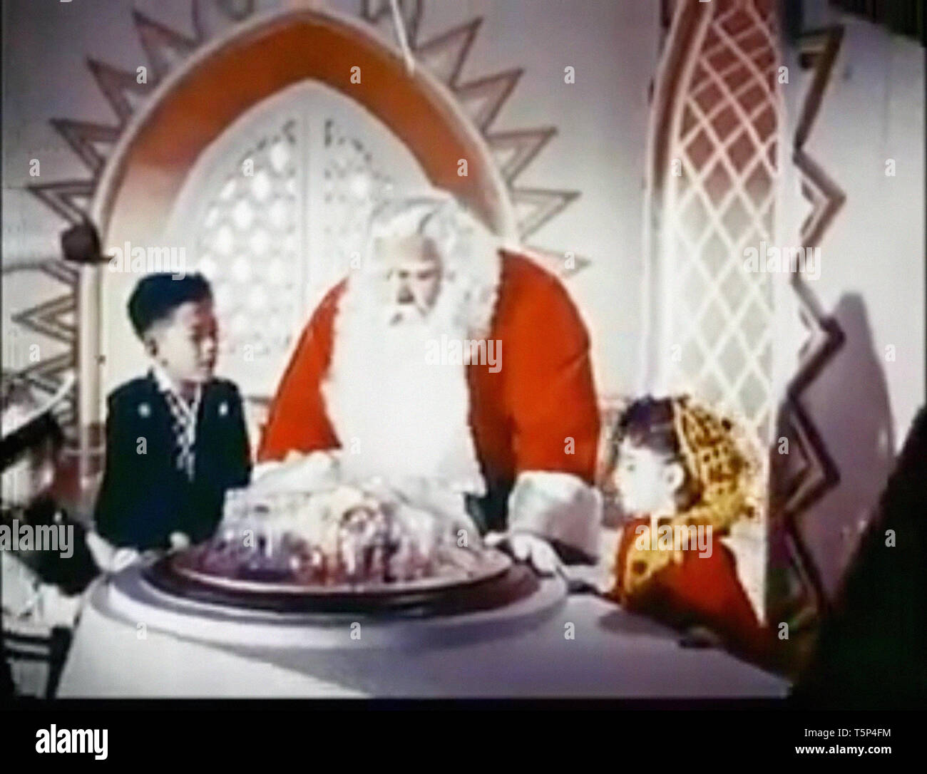 Santa reindeer 1950s hi-res stock photography and images - Alamy