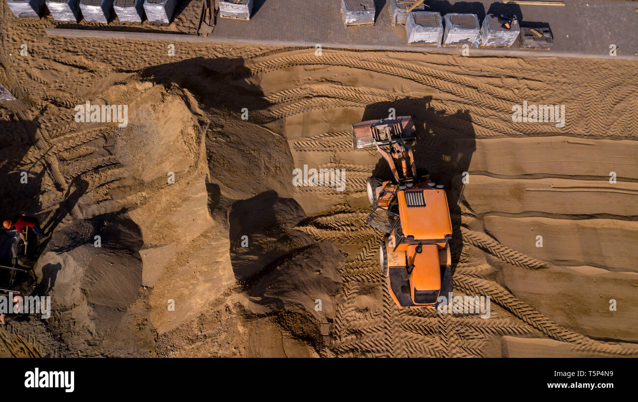 Road transport works, repair, laying a thick layer of asphalt, concrete ...