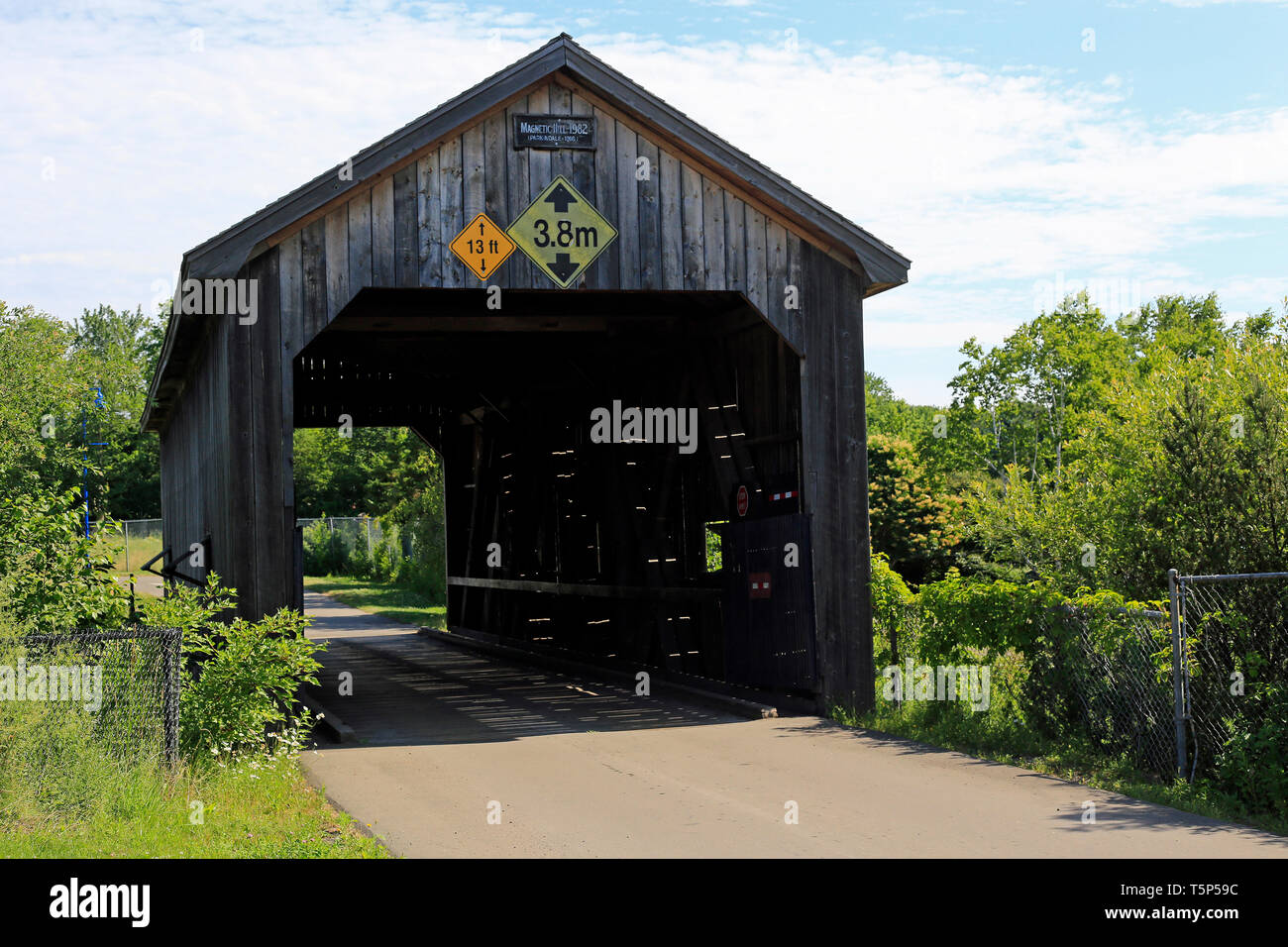 Magnetic bridge hi-res stock photography and images - Alamy