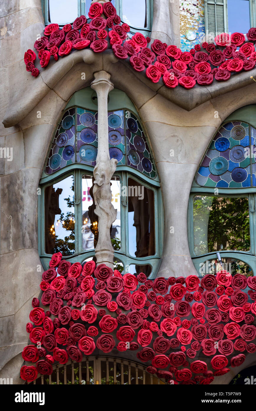 Building with facade in rose hi-res stock photography and images - Alamy