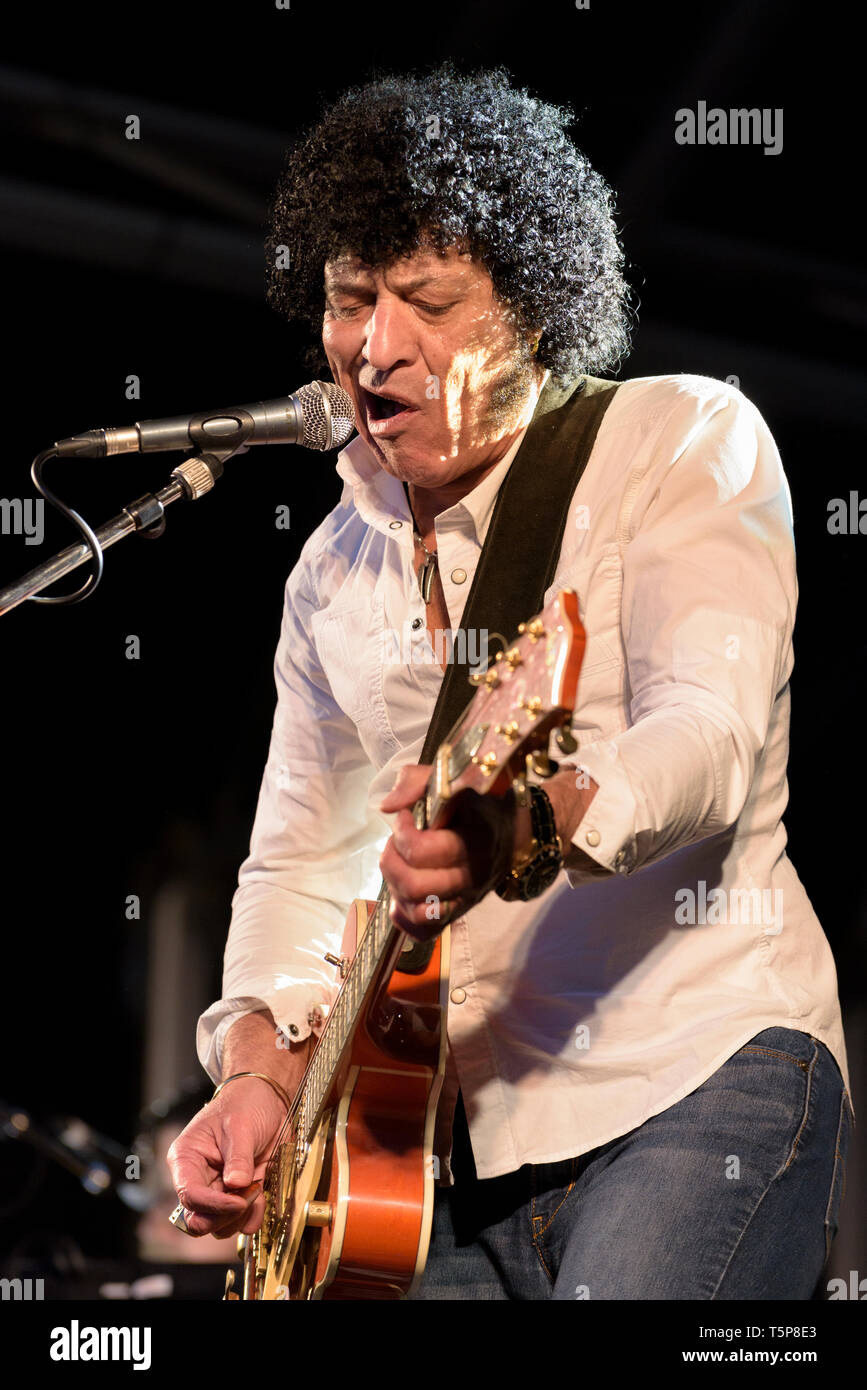 Ray dorset guitarist hi-res stock photography and images - Alamy