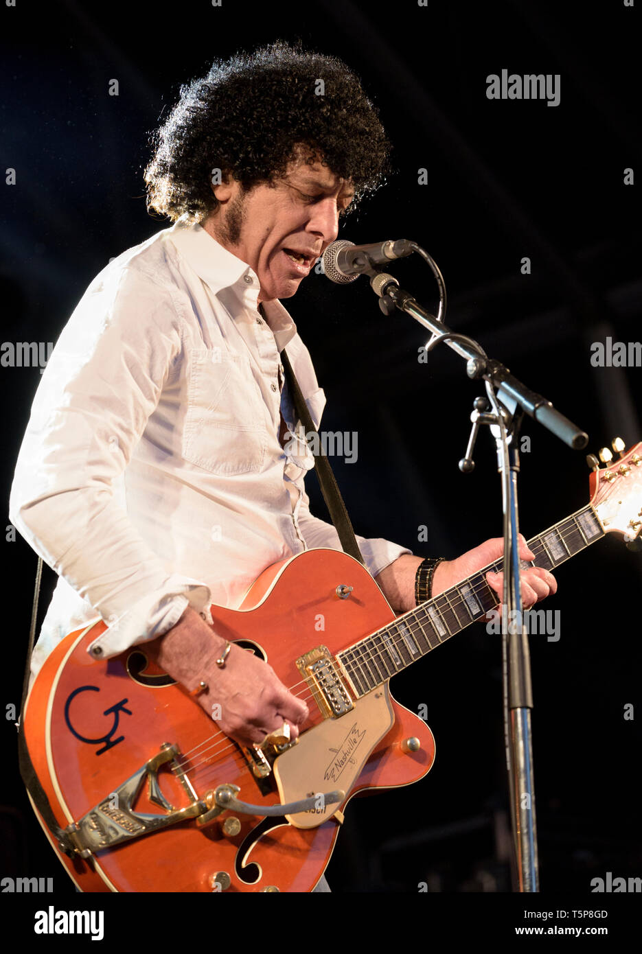Ray Dorset of Mungo Jerry performing at the Weyfest music festival ...